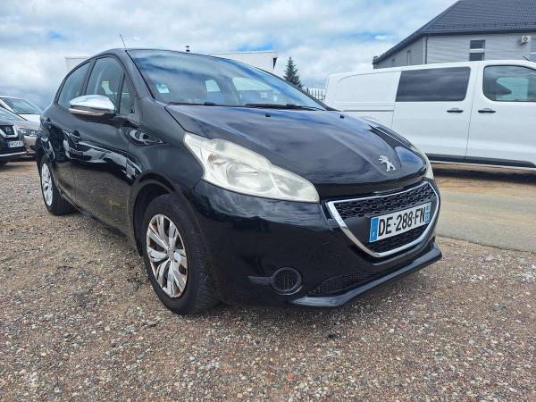 Black Peugeot 208 2014 in Taurage, with an engine capacity of 1.20 L and mileage of 172 thousand km for 3300 €, photo 1 on AUTOMOTO.COM.LV