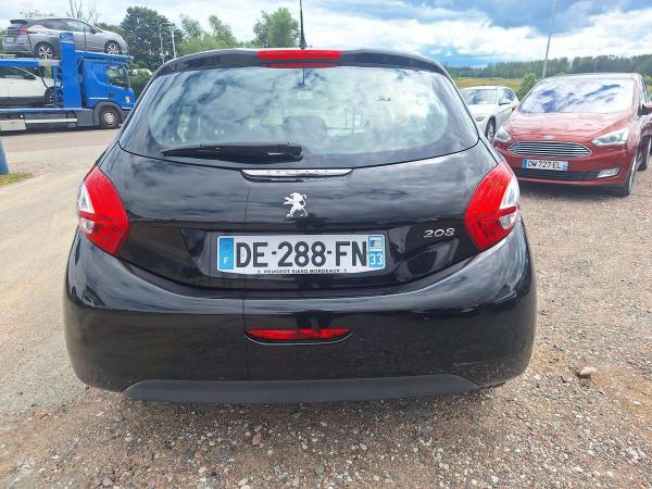 Black Peugeot 208 2014 in Taurage, with an engine capacity of 1.20 L and mileage of 172 thousand km for 3300 €, photo 6 on AUTOMOTO.COM.LV
