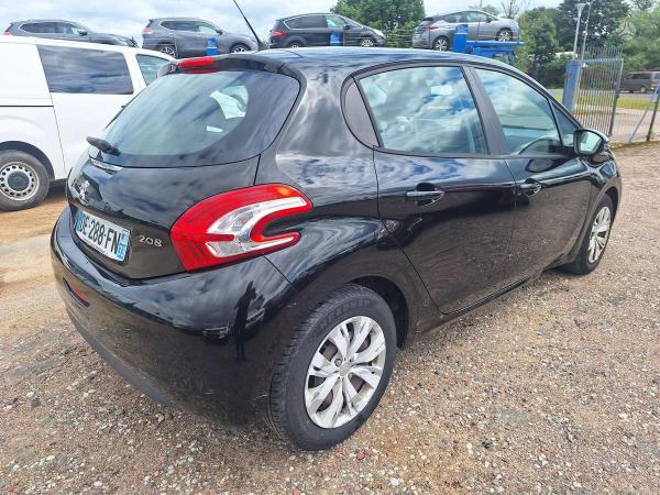Black Peugeot 208 2014 in Taurage, with an engine capacity of 1.20 L and mileage of 172 thousand km for 3300 €, photo 7 on AUTOMOTO.COM.LV