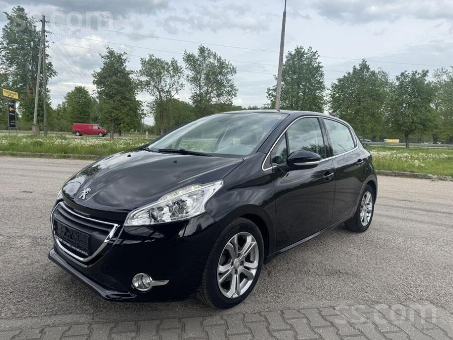 Melns Peugeot 208 2014 Ogre, ar dzinēja tilpumu 1.60 L un nobraukumu 144 tūkst. km par 5299 €, foto 1 vietnē AUTOMOTO.COM.LV