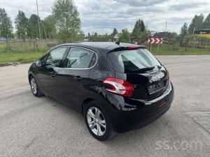 Melns Peugeot 208 2014 Ogre, ar dzinēja tilpumu 1.60 L un nobraukumu 144 tūkst. km par 5299 €, foto 5 vietnē AUTOMOTO.COM.LV