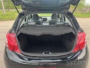 Melns Peugeot 208 2014 Ogre, ar dzinēja tilpumu 1.60 L un nobraukumu 144 tūkst. km par 5299 €, foto 12 vietnē AUTOMOTO.COM.LV