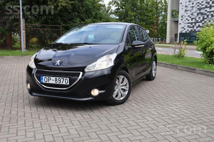 Black Peugeot 208 2014 in Jelgava, with an engine capacity of 1.20 L and mileage of 163 thousand km for 4390 €, photo 2 on AUTOMOTO.COM.LV