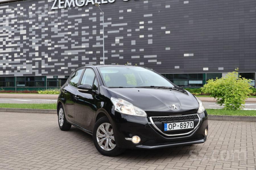 Black Peugeot 208 2014 in Jelgava, with an engine capacity of 1.20 L and mileage of 163 thousand km for 4390 €, photo 3 on AUTOMOTO.COM.LV