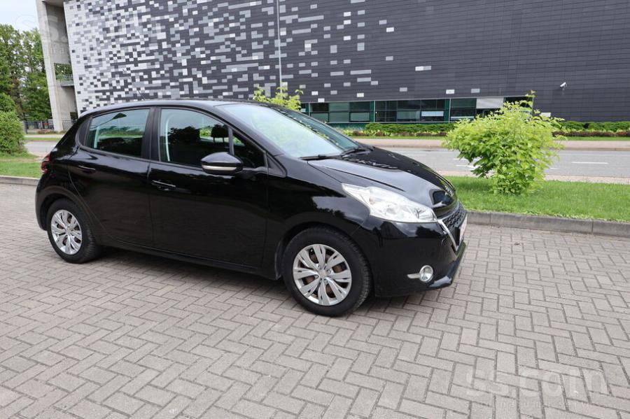 Black Peugeot 208 2014 in Jelgava, with an engine capacity of 1.20 L and mileage of 163 thousand km for 4390 €, photo 7 on AUTOMOTO.COM.LV