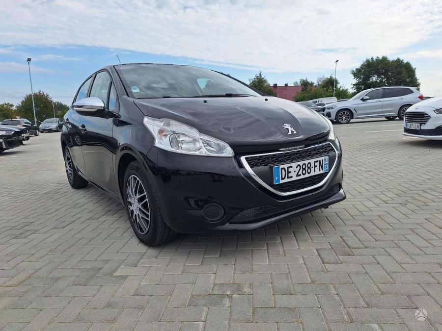Black Peugeot 208 2014 in Taurage, with an engine capacity of 1.20 L and mileage of 172 thousand km for 3500 €, photo 1 on AUTOMOTO.COM.LV