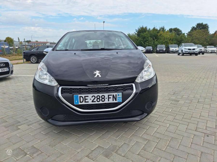 Black Peugeot 208 2014 in Taurage, with an engine capacity of 1.20 L and mileage of 172 thousand km for 3500 €, photo 3 on AUTOMOTO.COM.LV