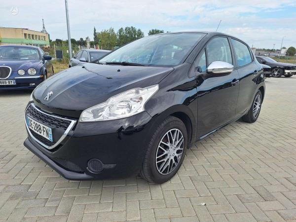 Black Peugeot 208 2014 in Taurage, with an engine capacity of 1.20 L and mileage of 172 thousand km for 3500 €, photo 4 on AUTOMOTO.COM.LV