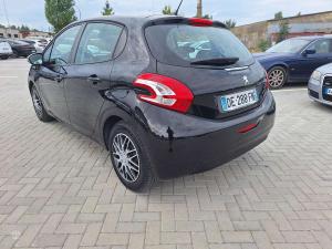 Black Peugeot 208 2014 in Taurage, with an engine capacity of 1.20 L and mileage of 172 thousand km for 3500 €, photo 6 on AUTOMOTO.COM.LV