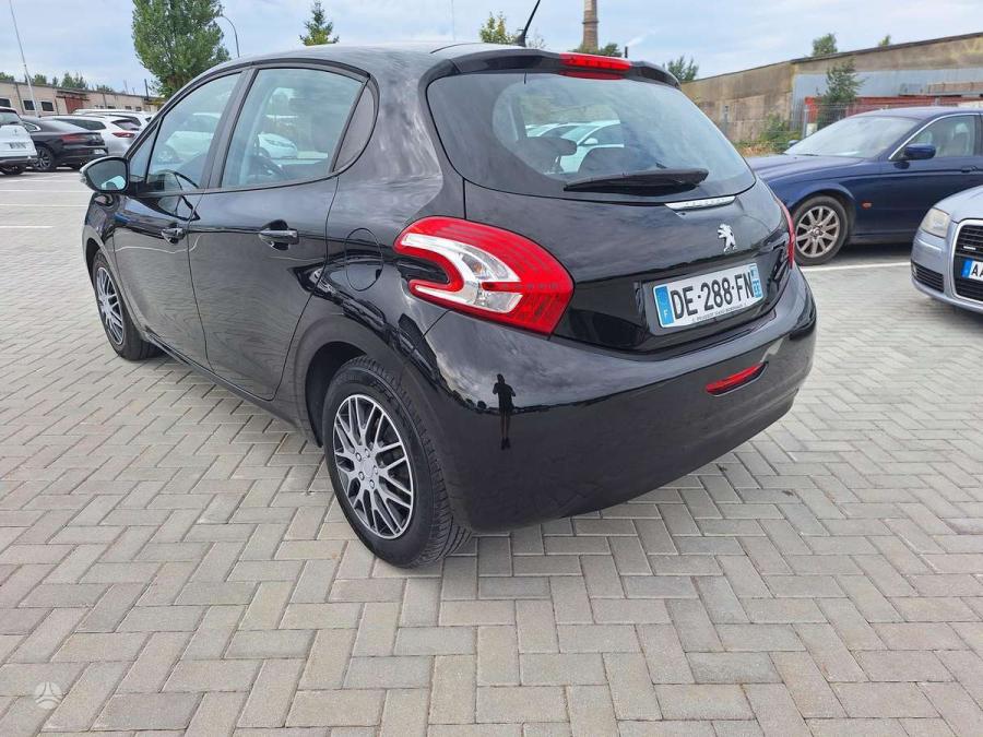 Black Peugeot 208 2014 in Taurage, with an engine capacity of 1.20 L and mileage of 172 thousand km for 3500 €, photo 6 on AUTOMOTO.COM.LV
