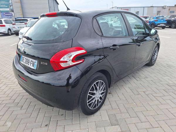 Black Peugeot 208 2014 in Taurage, with an engine capacity of 1.20 L and mileage of 172 thousand km for 3500 €, photo 8 on AUTOMOTO.COM.LV