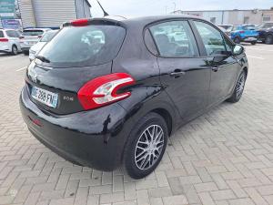 Black Peugeot 208 2014 in Taurage, with an engine capacity of 1.20 L and mileage of 172 thousand km for 3500 €, photo 8 on AUTOMOTO.COM.LV