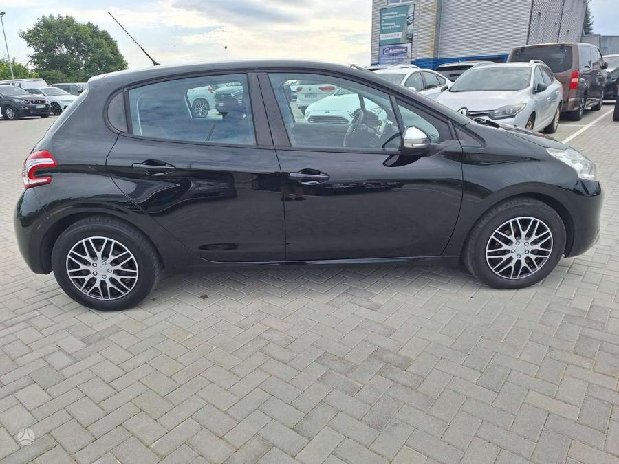 Black Peugeot 208 2014 in Taurage, with an engine capacity of 1.20 L and mileage of 172 thousand km for 3500 €, photo 9 on AUTOMOTO.COM.LV