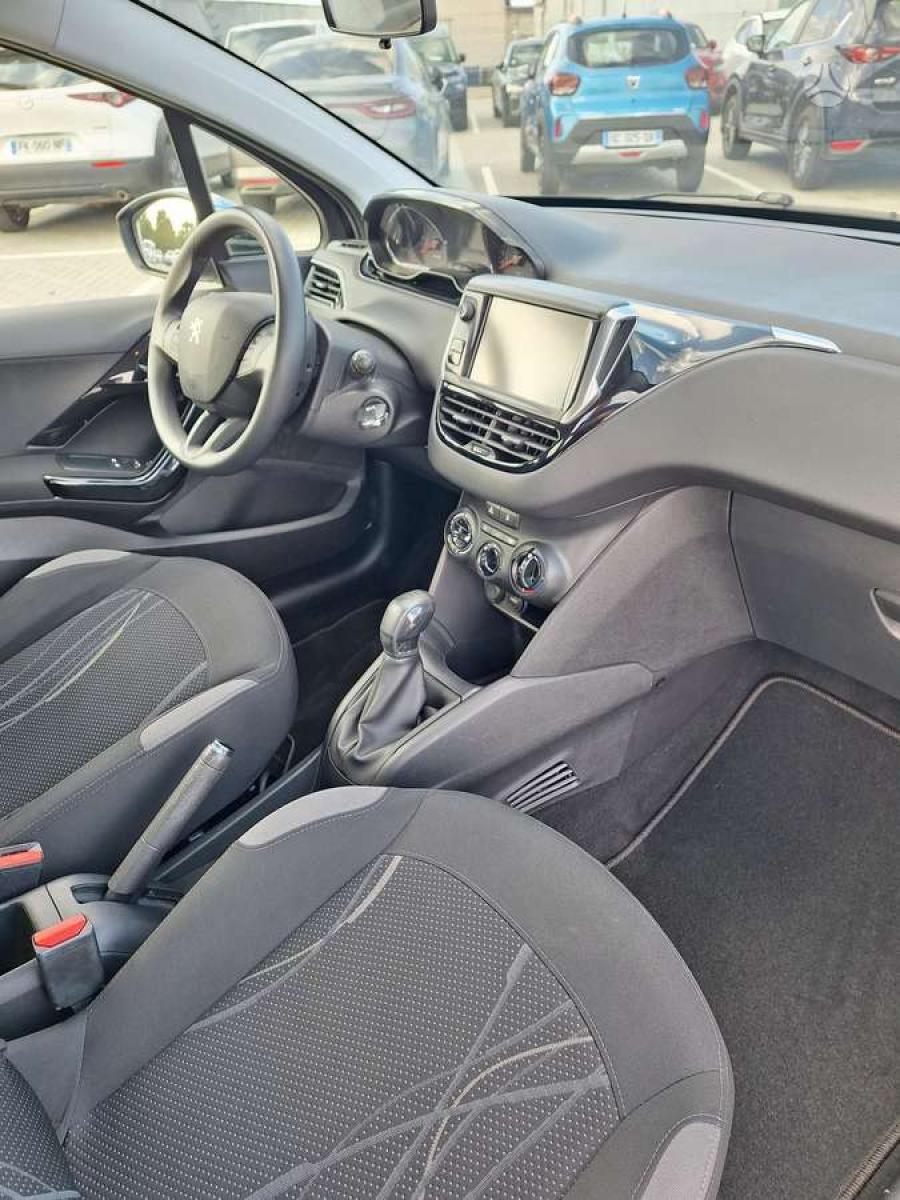 Black Peugeot 208 2014 in Taurage, with an engine capacity of 1.20 L and mileage of 172 thousand km for 3500 €, photo 20 on AUTOMOTO.COM.LV