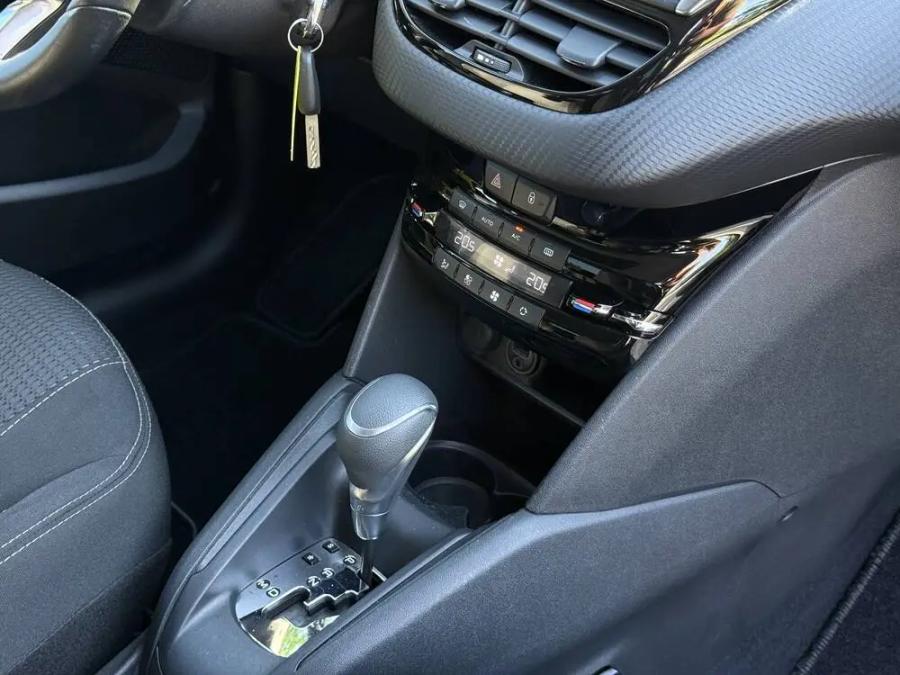 Melns Peugeot 208 2015 Jūrmala, ar dzinēja tilpumu 1.20 L un nobraukumu 118 tūkst. km par 6550 €, foto 22 vietnē AUTOMOTO.COM.LV