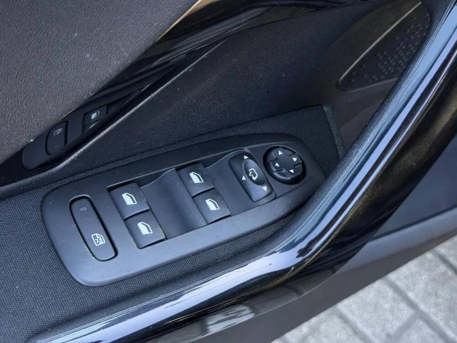 Melns Peugeot 208 2015 Jūrmala, ar dzinēja tilpumu 1.20 L un nobraukumu 118 tūkst. km par 6550 €, foto 27 vietnē AUTOMOTO.COM.LV