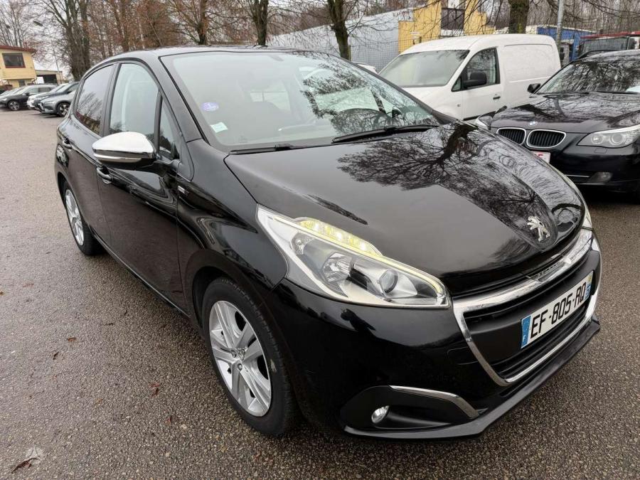Black Peugeot 208 2016 in Taurage, with an engine capacity of 1.20 L and mileage of 141 thousand km for 3800 €, photo 2 on AUTOMOTO.COM.LV