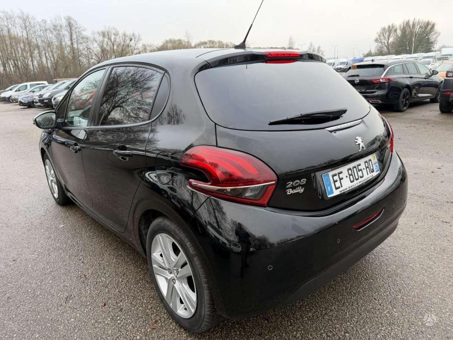 Black Peugeot 208 2016 in Taurage, with an engine capacity of 1.20 L and mileage of 141 thousand km for 3800 €, photo 4 on AUTOMOTO.COM.LV