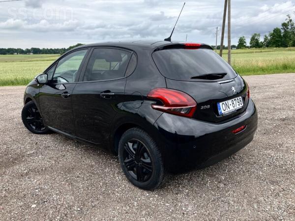 Black Peugeot 208 2016 in Talsi, with an engine capacity of 1.20 L and mileage of 156 thousand km for 6500 €, photo 5 on AUTOMOTO.COM.LV