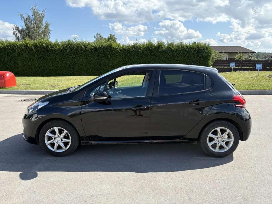 Черный Пежо 208 2016 в Таураге, объемом двигателя 1.56 л и пробегом 195 тыс. км за 3500 €, фото 3 на AUTOMOTO.COM.LV