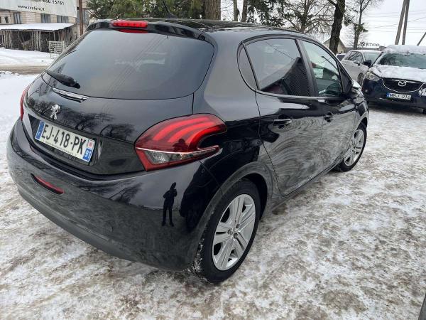 Black Peugeot 208 2017 in Taurage, with an engine capacity of 1.20 L and mileage of 114 thousand km for 4100 €, photo 6 on AUTOMOTO.COM.LV