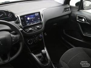 Black Peugeot 208 2017 in Vilnius, with an engine capacity of 1.20 L and mileage of 181 thousand km for 5799 €, photo 21 on AUTOMOTO.COM.LV
