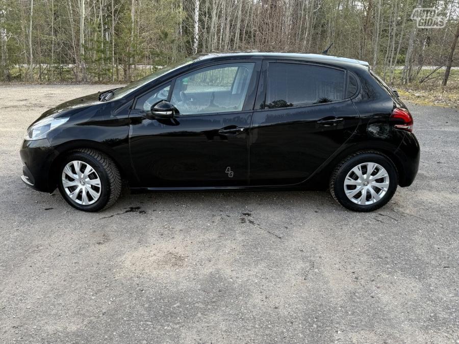 Black Peugeot 208 2017 in Ignalina, with an engine capacity of 1.20 L and mileage of 155 thousand km for 4200 €, photo 3 on AUTOMOTO.COM.LV