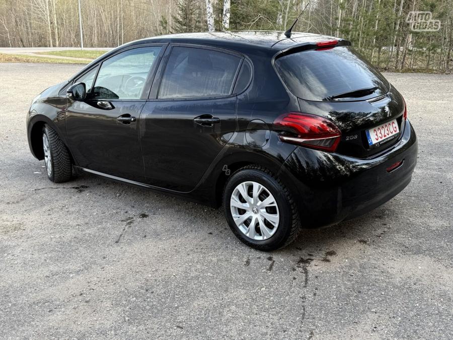 Black Peugeot 208 2017 in Ignalina, with an engine capacity of 1.20 L and mileage of 155 thousand km for 4200 €, photo 4 on AUTOMOTO.COM.LV