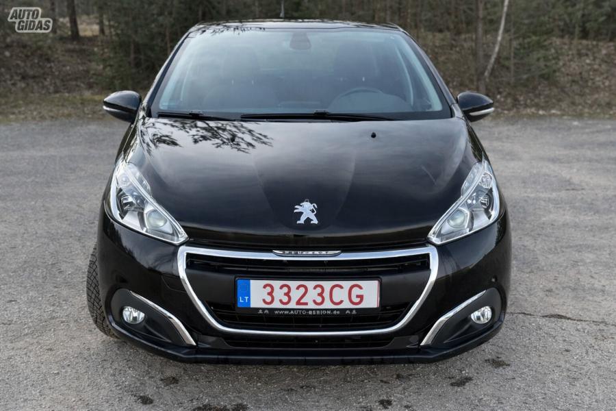 Black Peugeot 208 2017 in Ignalina, with an engine capacity of 1.20 L and mileage of 155 thousand km for 4200 €, photo 9 on AUTOMOTO.COM.LV