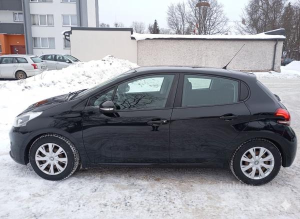 Black Peugeot 208 2017 in Tartu, with an engine capacity of 1.20 L and mileage of 129 thousand km for 4490 €, photo 4 on AUTOMOTO.COM.LV