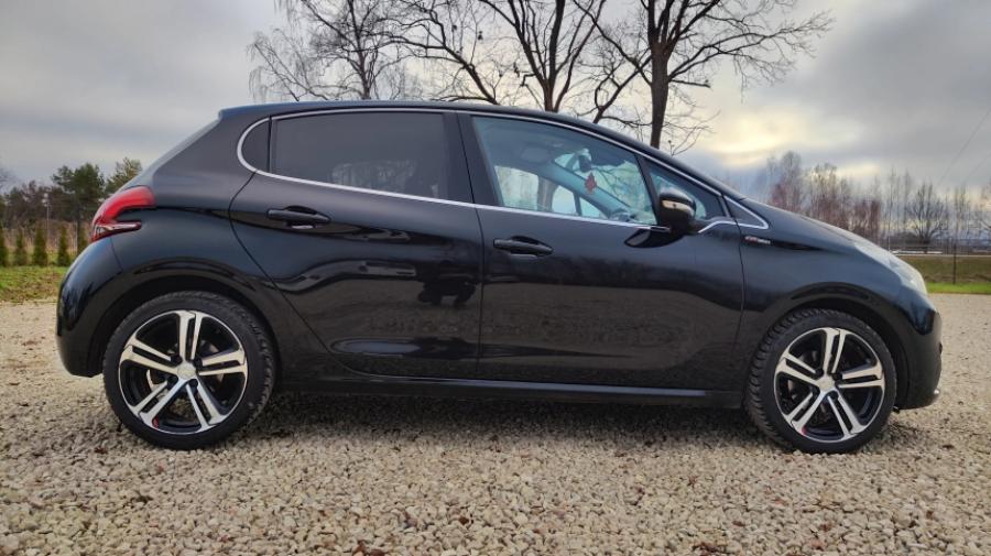 Melns Peugeot 208 2017 Rīga, ar dzinēja tilpumu 1.20 L un nobraukumu 142 tūkst. km par 6990 €, foto 17 vietnē AUTOMOTO.COM.LV
