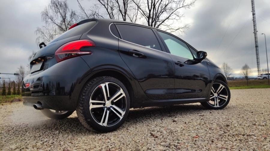 Melns Peugeot 208 2017 Rīga, ar dzinēja tilpumu 1.20 L un nobraukumu 142 tūkst. km par 6990 €, foto 21 vietnē AUTOMOTO.COM.LV