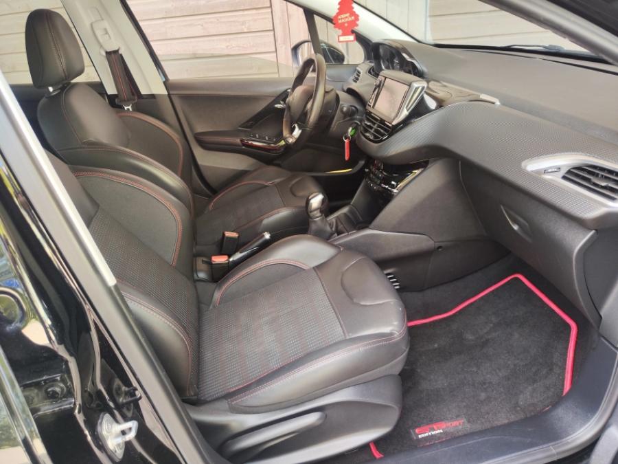 Melns Peugeot 208 2017 Rīga, ar dzinēja tilpumu 1.20 L un nobraukumu 142 tūkst. km par 6990 €, foto 38 vietnē AUTOMOTO.COM.LV