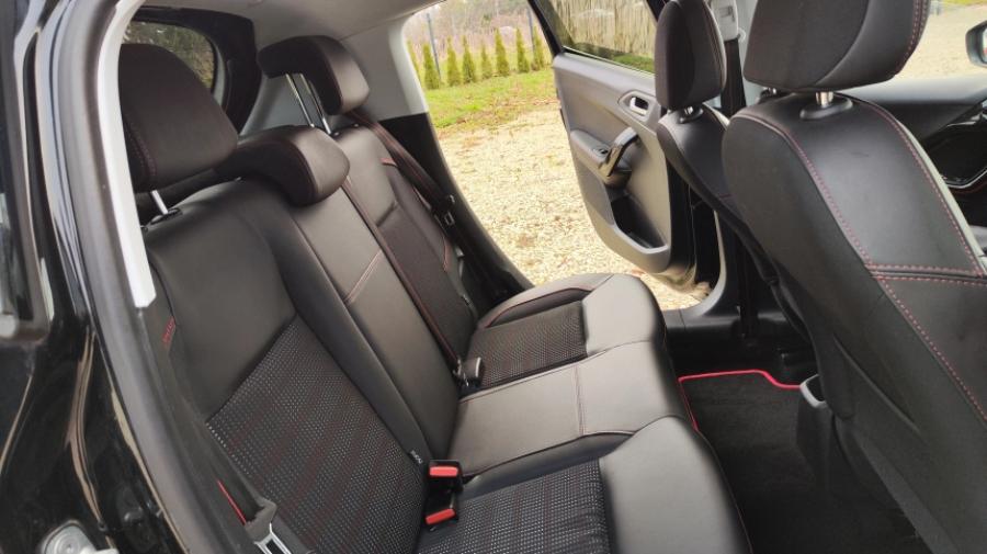 Melns Peugeot 208 2017 Rīga, ar dzinēja tilpumu 1.20 L un nobraukumu 142 tūkst. km par 6990 €, foto 43 vietnē AUTOMOTO.COM.LV