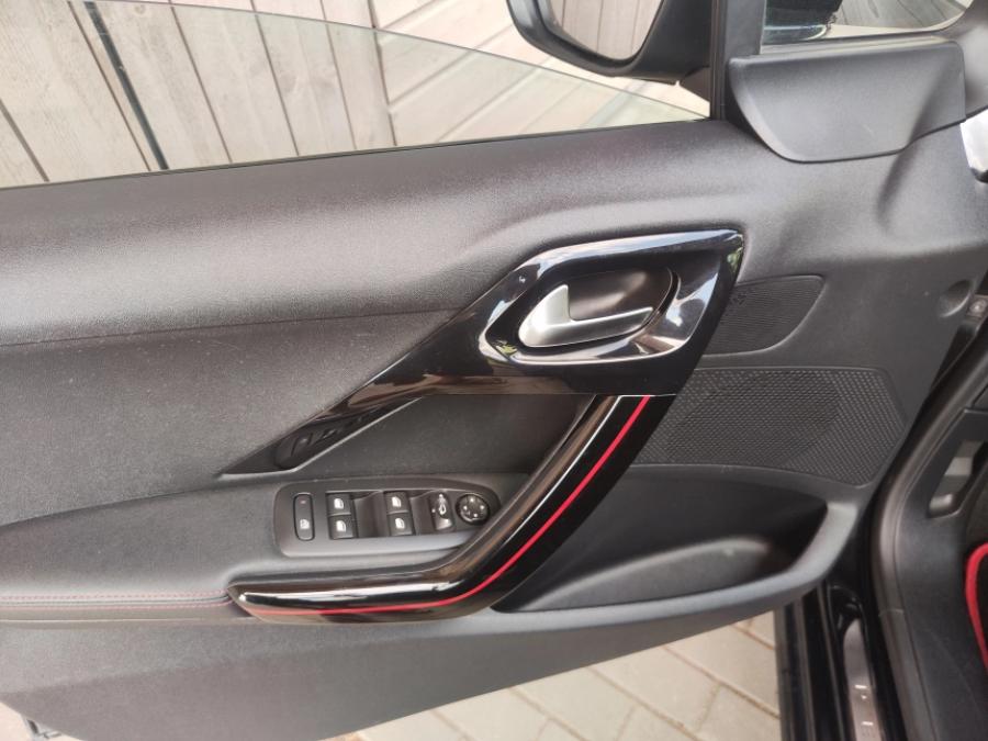 Melns Peugeot 208 2017 Rīga, ar dzinēja tilpumu 1.20 L un nobraukumu 142 tūkst. km par 6990 €, foto 44 vietnē AUTOMOTO.COM.LV