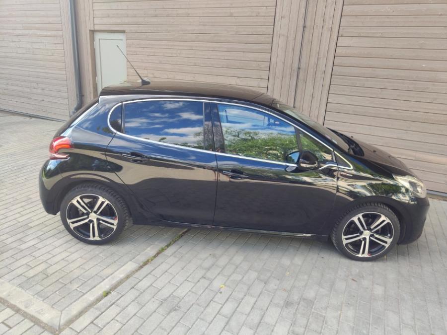 Melns Peugeot 208 2017 Rīga, ar dzinēja tilpumu 1.20 L un nobraukumu 142 tūkst. km par 6990 €, foto 53 vietnē AUTOMOTO.COM.LV