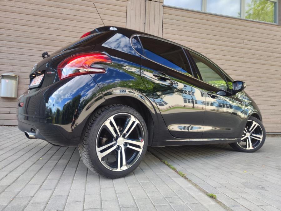 Melns Peugeot 208 2017 Rīga, ar dzinēja tilpumu 1.20 L un nobraukumu 142 tūkst. km par 6990 €, foto 54 vietnē AUTOMOTO.COM.LV