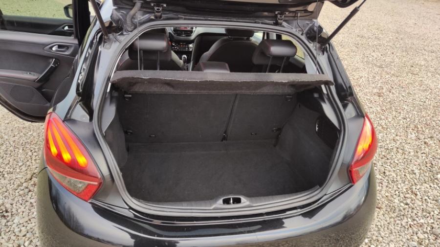 Melns Peugeot 208 2017 Rīga, ar dzinēja tilpumu 1.20 L un nobraukumu 142 tūkst. km par 6990 €, foto 63 vietnē AUTOMOTO.COM.LV