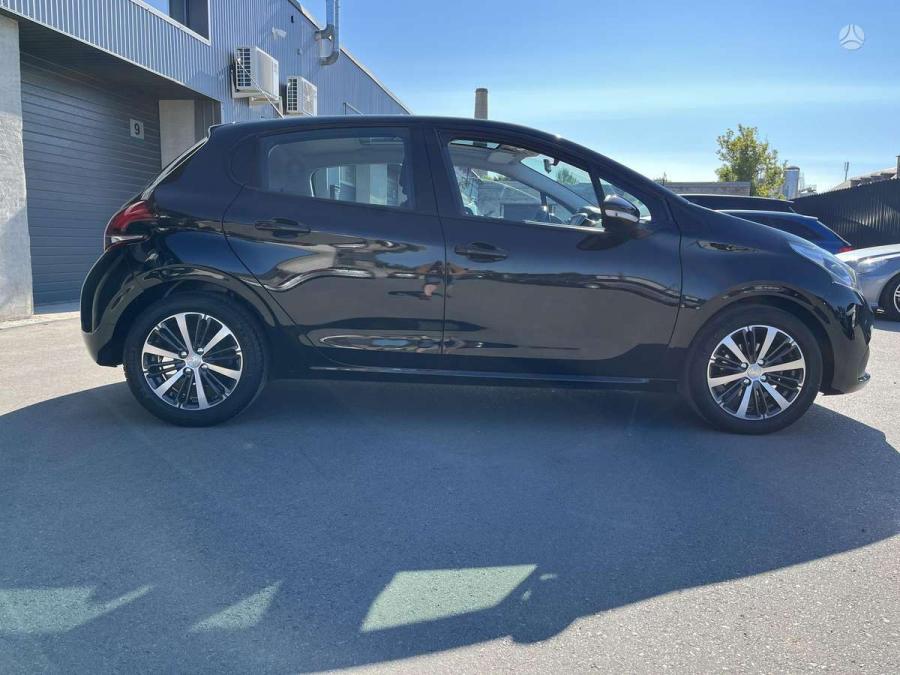 Черный Пежо 208 2017 в Шяуляй, объемом двигателя 1.20 л и пробегом 71 тыс. км за 4550 €, фото 8 на AUTOMOTO.COM.LV