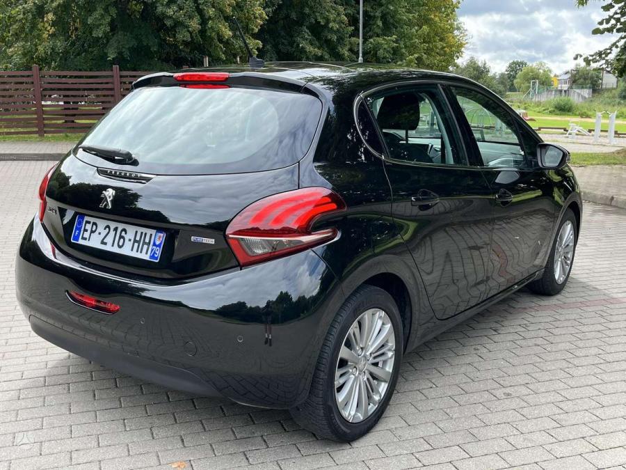 Black Peugeot 208 2017 in Taurage, with an engine capacity of 1.20 L and mileage of 130 thousand km for 4450 €, photo 6 on AUTOMOTO.COM.LV