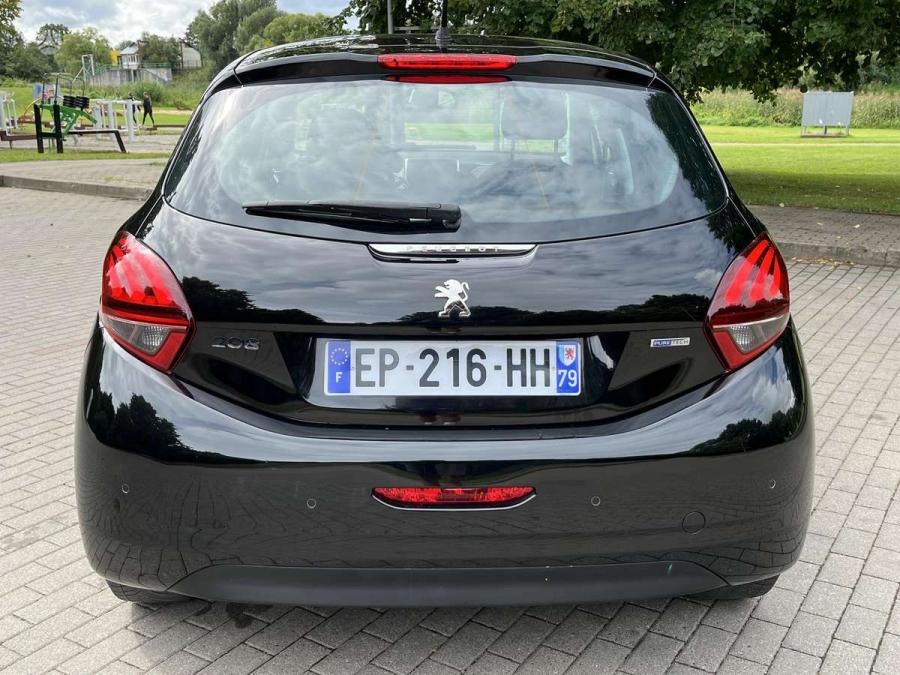 Black Peugeot 208 2017 in Taurage, with an engine capacity of 1.20 L and mileage of 130 thousand km for 4450 €, photo 7 on AUTOMOTO.COM.LV