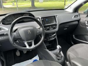 Black Peugeot 208 2017 in Taurage, with an engine capacity of 1.20 L and mileage of 130 thousand km for 4450 €, photo 10 on AUTOMOTO.COM.LV