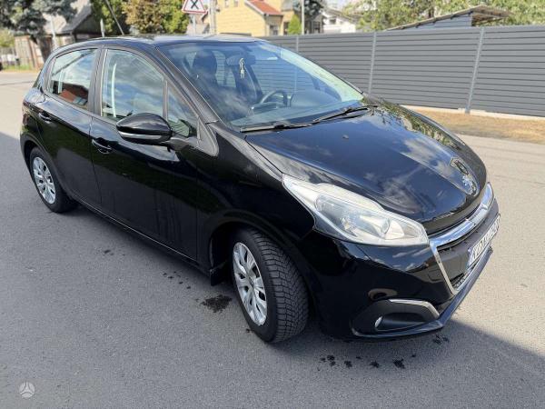 Black Peugeot 208 2017 in Kaunas, with an engine capacity of 1.56 L and mileage of 137 thousand km for 4500 €, photo 5 on AUTOMOTO.COM.LV
