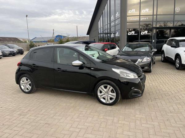 Melns Peugeot 208 2017 Tauragė, ar dzinēja tilpumu 1.20 L un nobraukumu 91 tūkst. km par 3900 €, foto 1 vietnē AUTOMOTO.COM.LV