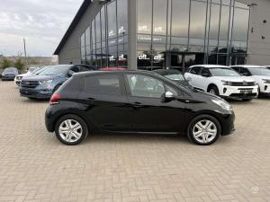 Black Peugeot 208 2017 in Taurage, with an engine capacity of 1.20 L and mileage of 91 thousand km for 3900 €, photo 5 on AUTOMOTO.COM.LV
