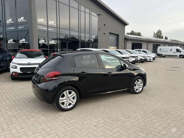 Melns Peugeot 208 2017 Tauragė, ar dzinēja tilpumu 1.20 L un nobraukumu 91 tūkst. km par 3900 €, foto 6 vietnē AUTOMOTO.COM.LV