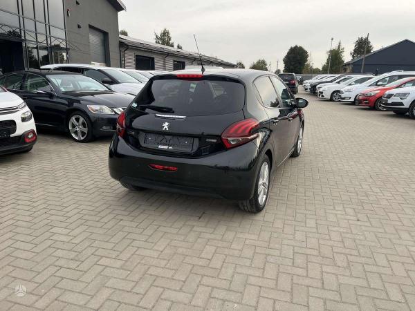 Melns Peugeot 208 2017 Tauragė, ar dzinēja tilpumu 1.20 L un nobraukumu 91 tūkst. km par 3900 €, foto 9 vietnē AUTOMOTO.COM.LV