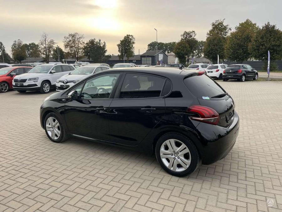 Black Peugeot 208 2017 in Taurage, with an engine capacity of 1.20 L and mileage of 91 thousand km for 3900 €, photo 12 on AUTOMOTO.COM.LV