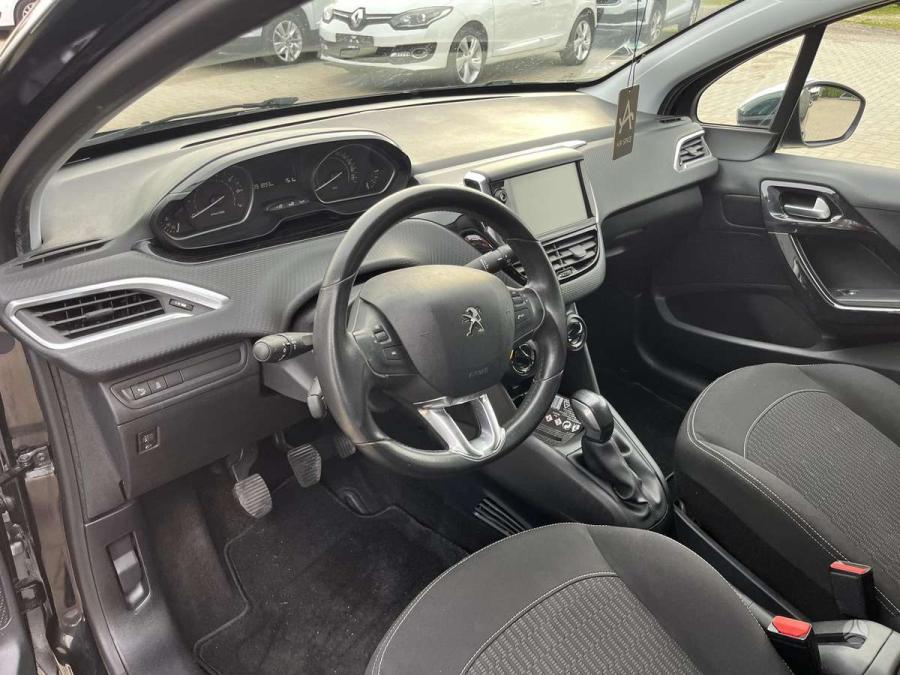 Black Peugeot 208 2017 in Taurage, with an engine capacity of 1.20 L and mileage of 91 thousand km for 3900 €, photo 17 on AUTOMOTO.COM.LV