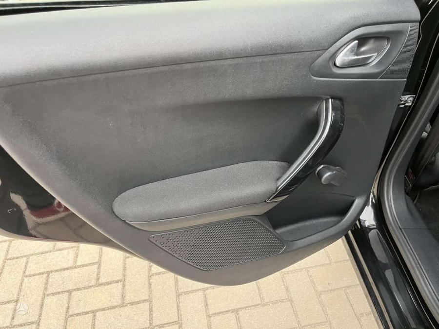 Black Peugeot 208 2017 in Taurage, with an engine capacity of 1.20 L and mileage of 91 thousand km for 3900 €, photo 19 on AUTOMOTO.COM.LV